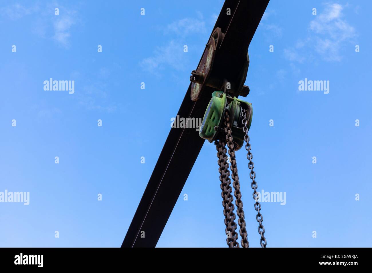 Hoist beam hi-res stock photography and images - Alamy