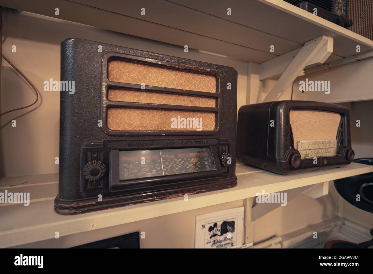Old fashioned retro radio wireless Stock Photo - Alamy