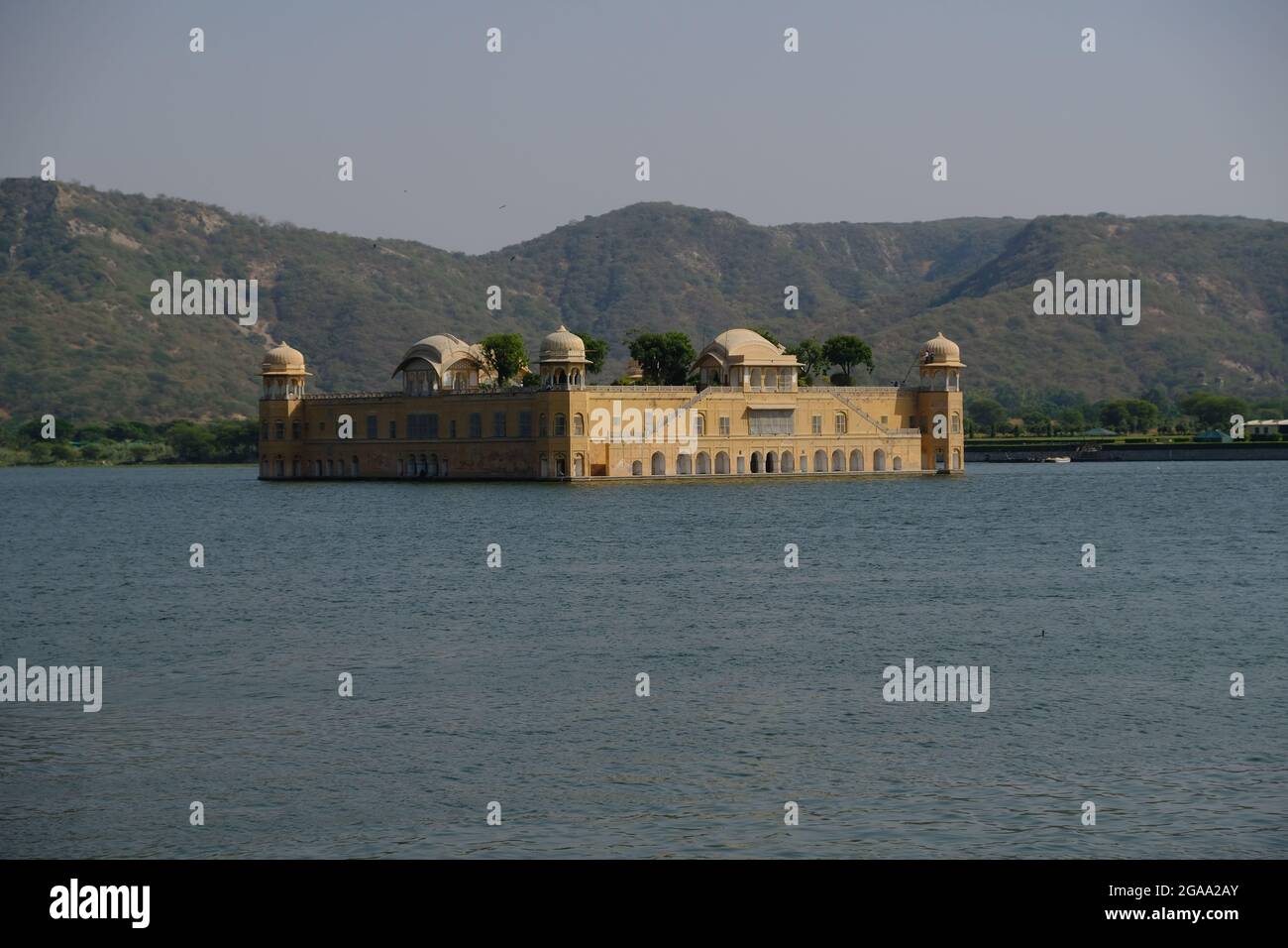 India castle and lake hi-res stock photography and images - Alamy