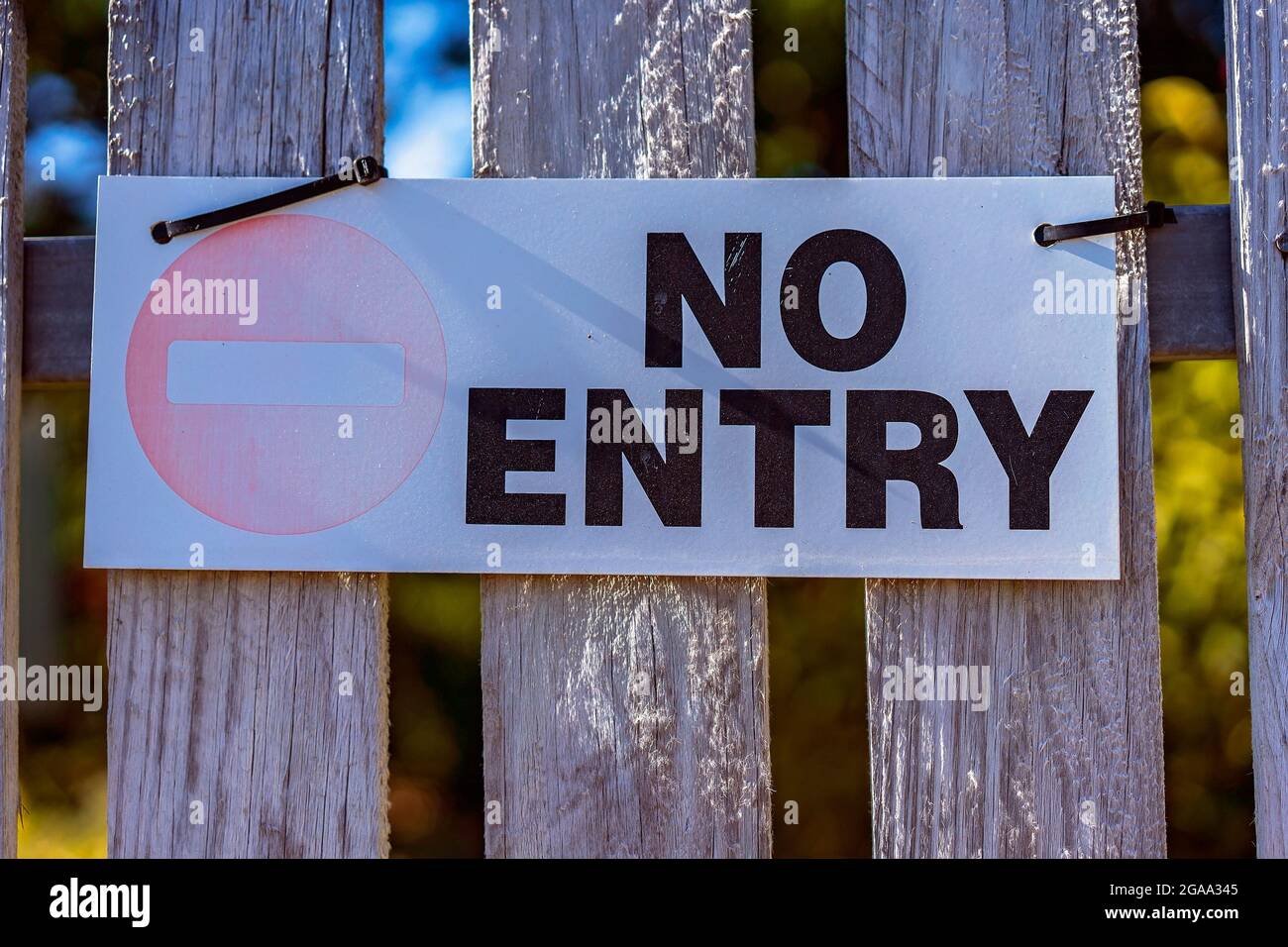 No entry sign on a private timber gate Stock Photo - Alamy