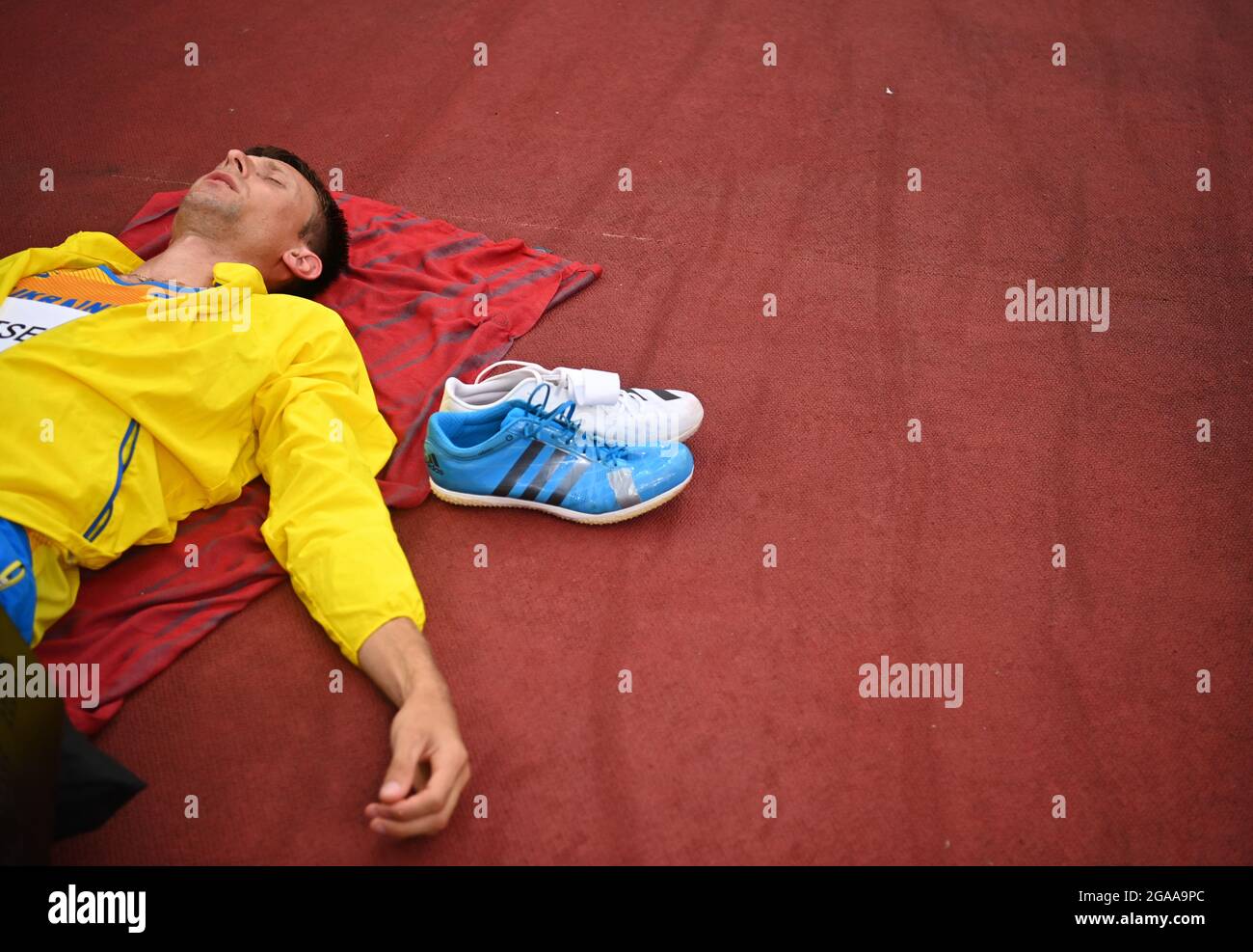 Pictured lying down hi-res stock photography and images - Alamy