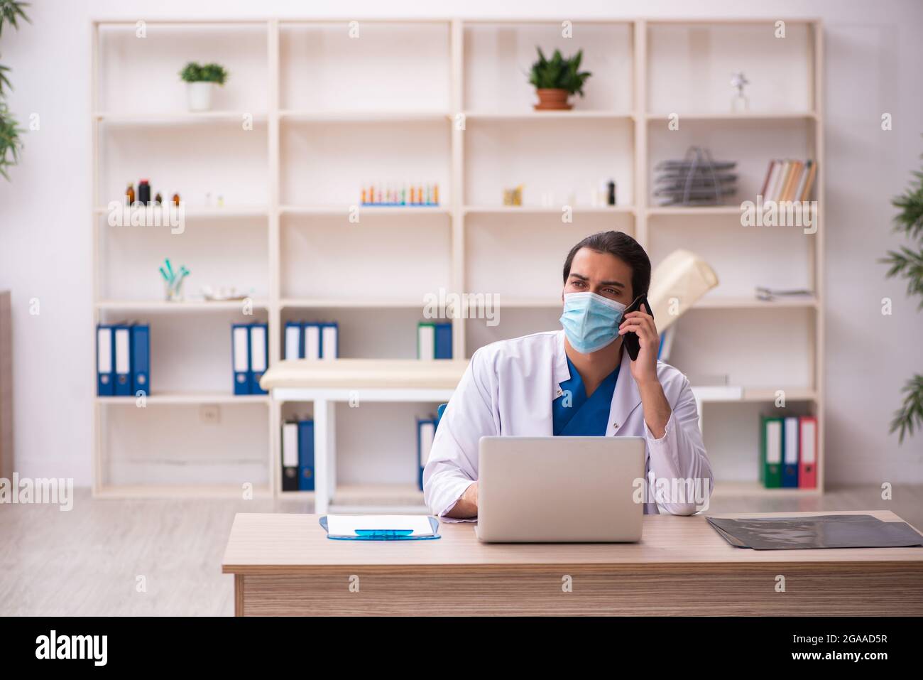 Young doctor wearing face-mask during pandemic Stock Photo - Alamy