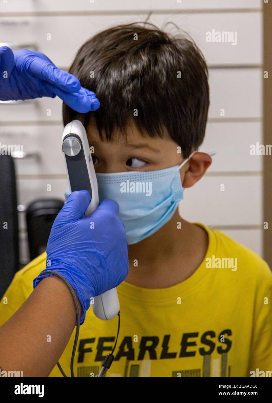 Vision test machine hi-res stock photography and images - Alamy