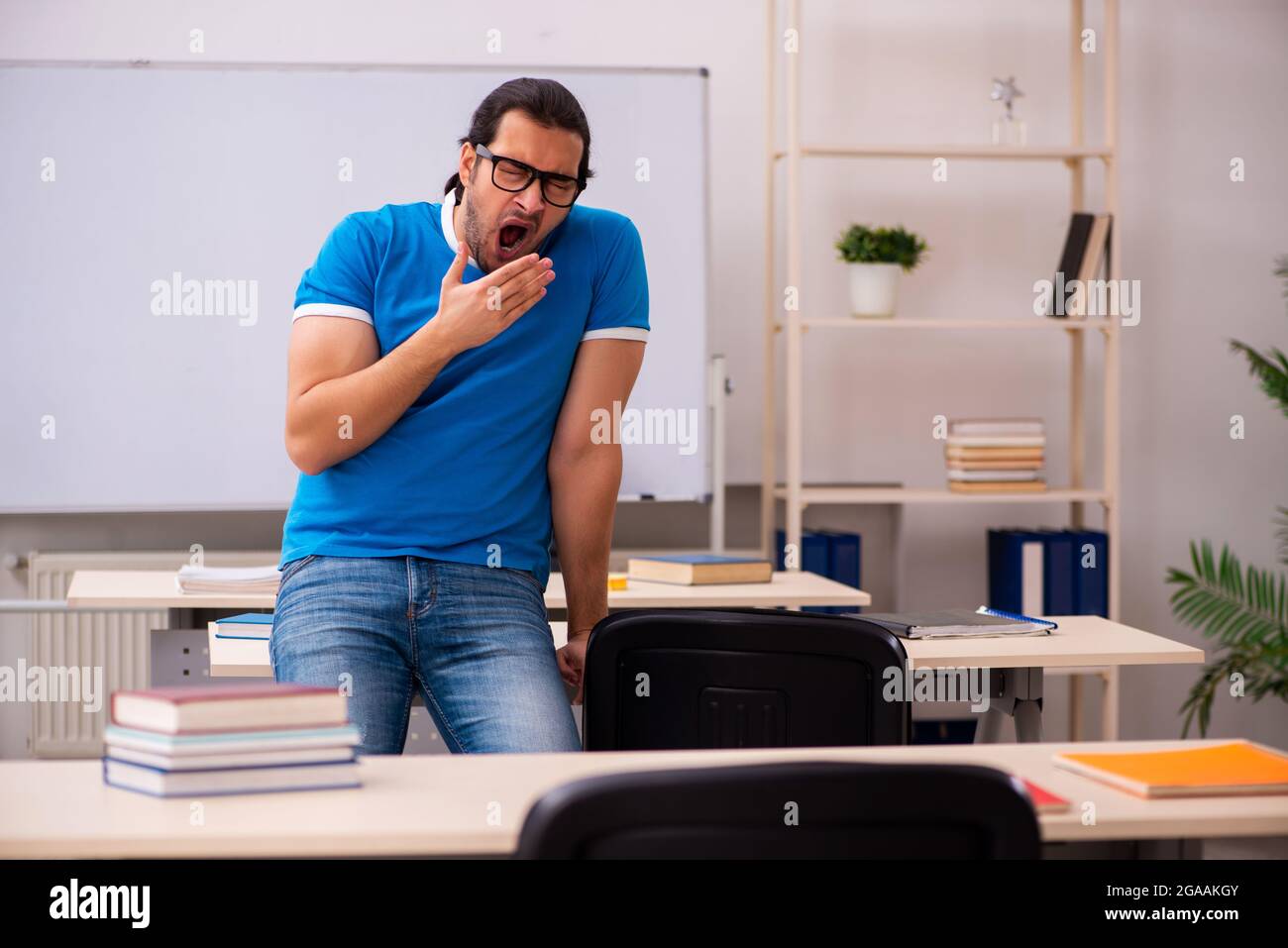 Yawn school classroom hi-res stock photography and images - Alamy