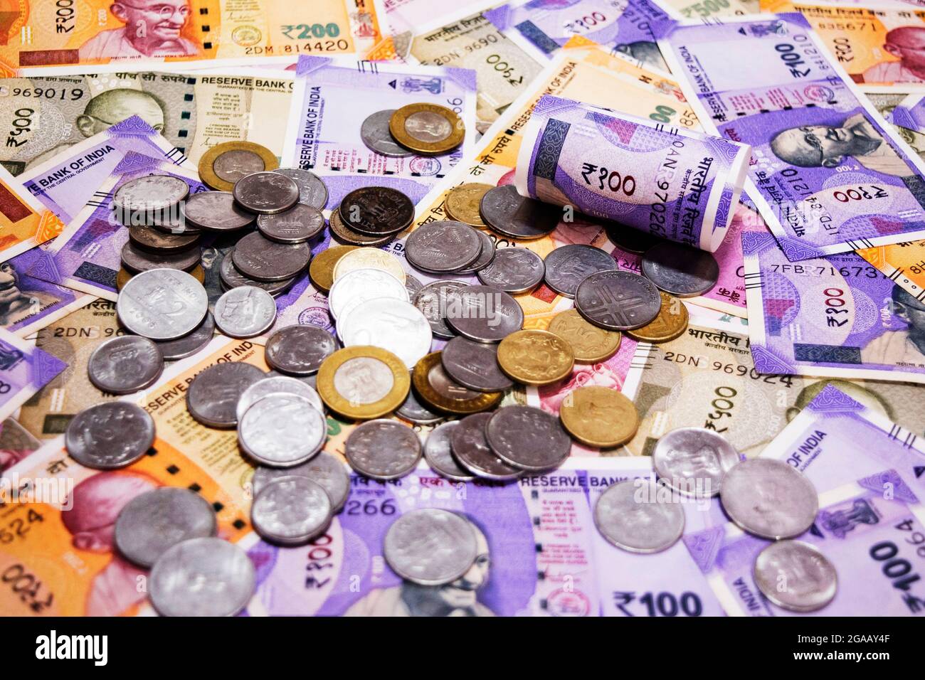 Indian one hundred rupee note hi-res stock photography and images - Alamy