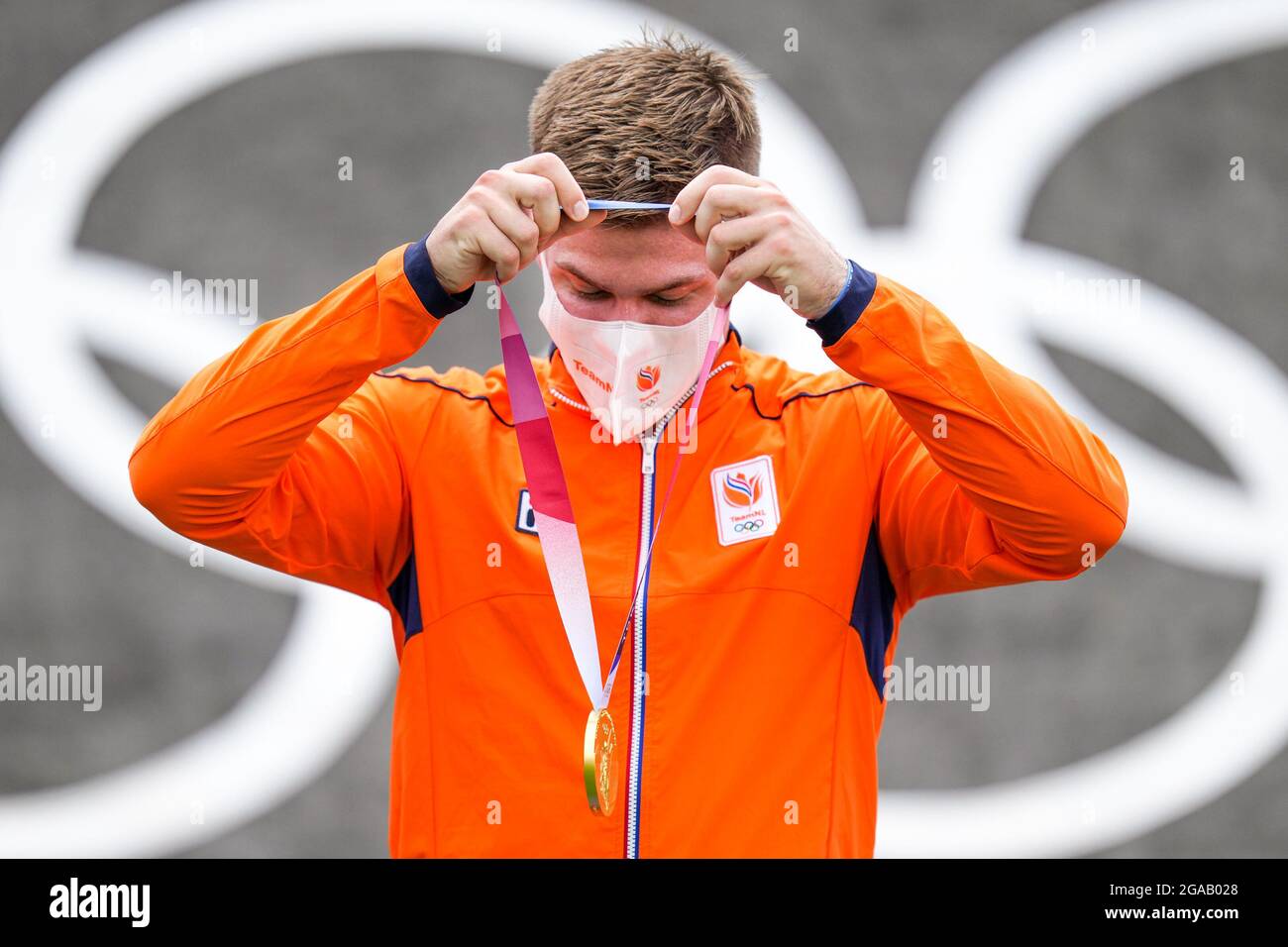 Niek kimmann of the netherlands receives with his gold medal hi-res ...