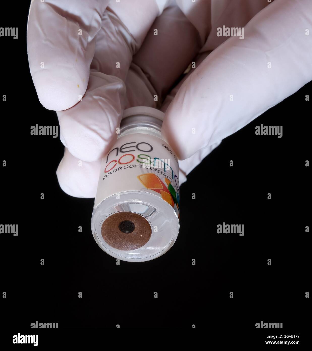 2021 vial bottle hi-res stock photography and images - Alamy