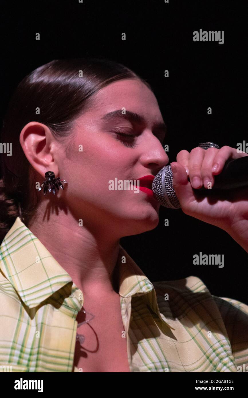 Cantante gaia hi-res stock photography and images - Alamy