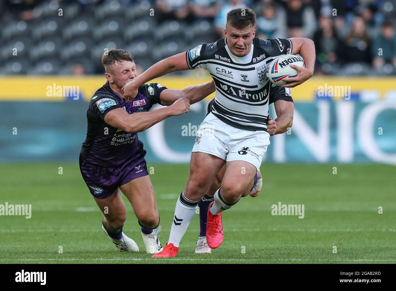Connor Wynne (23) of Hull FC makes a strong run at the Leeds defence ...