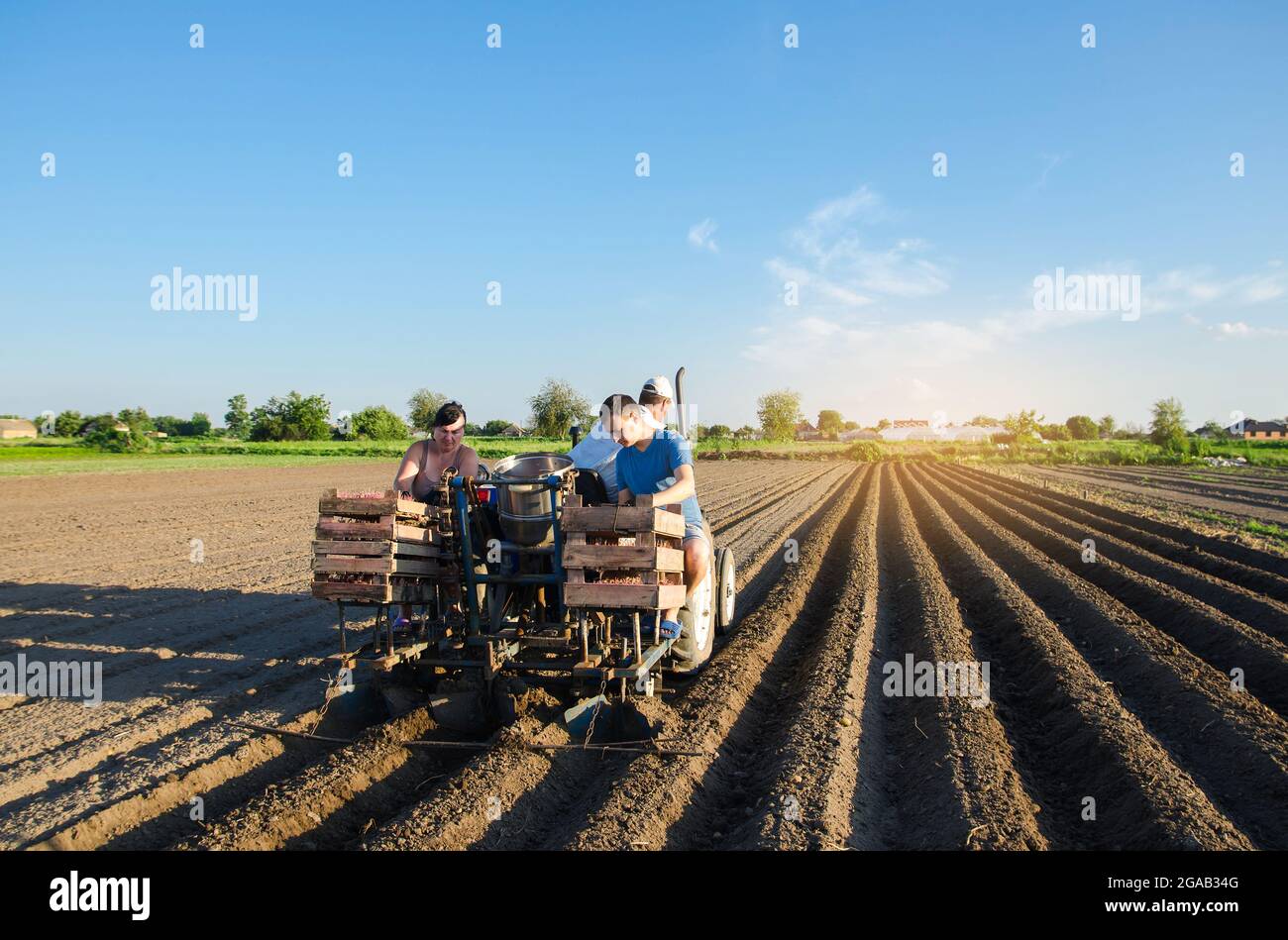 Planting machine hi-res stock photography and images - Alamy