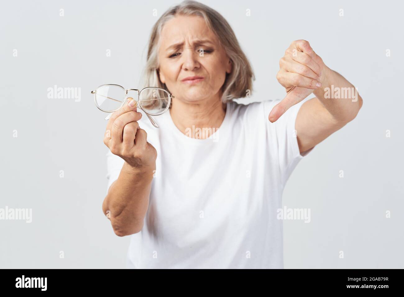 elderly woman poor eyesight ophthalmologist treatment Stock Photo - Alamy