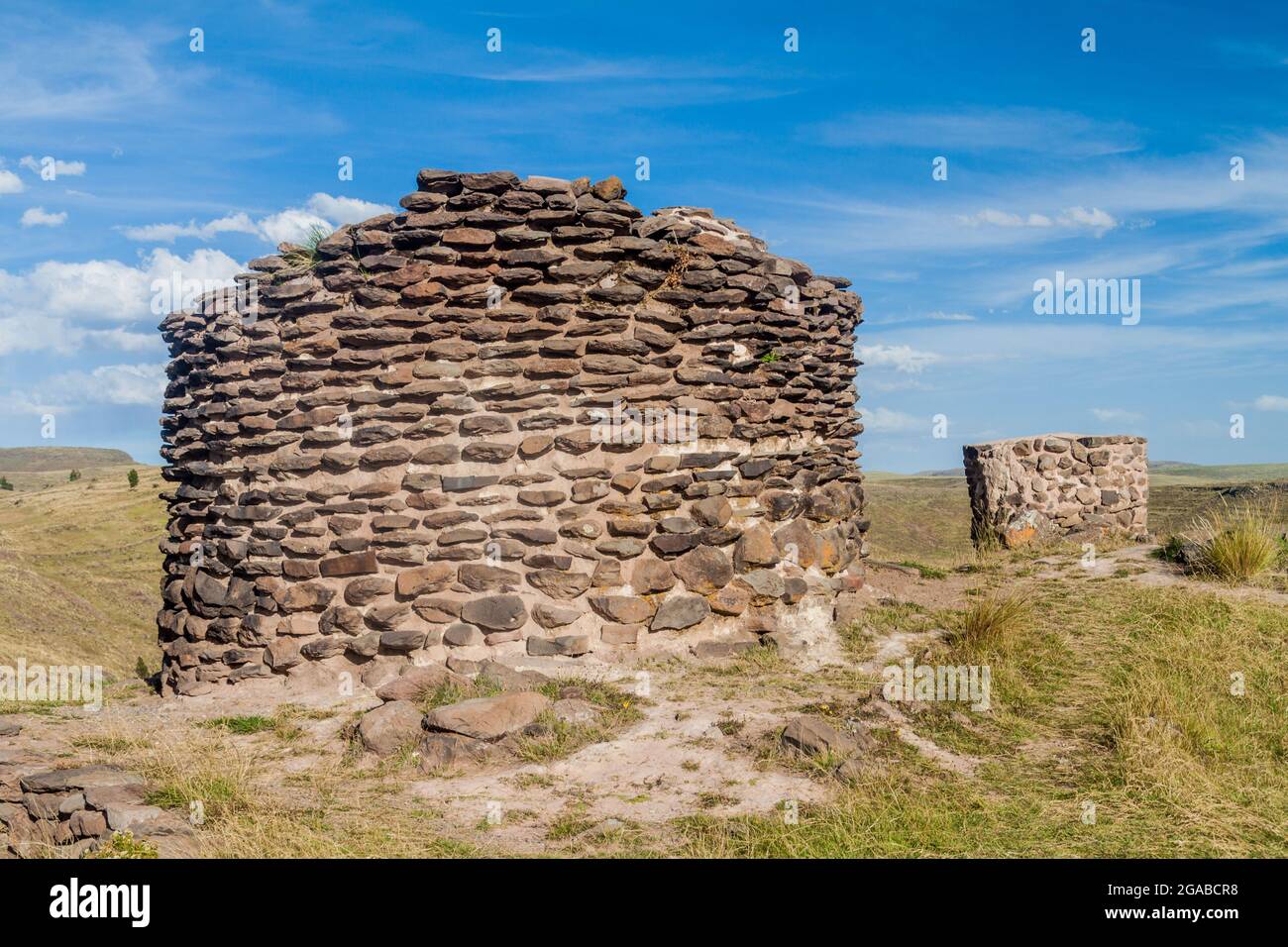 Ruins of funerary towers Sillustani, Peru Stock Photo - Alamy