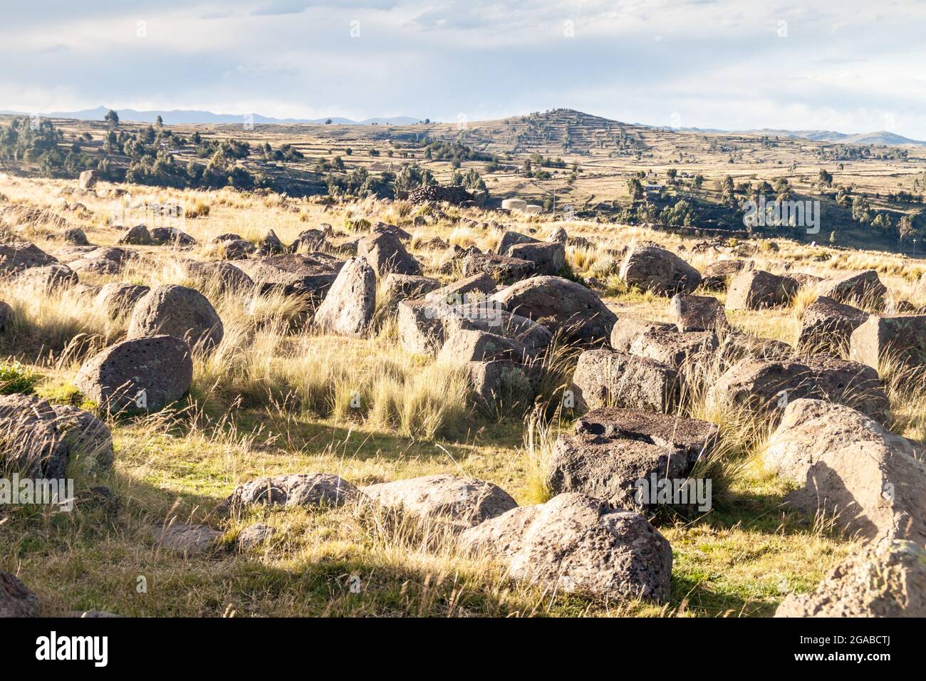 Ruins of funerary towers in Sillustani, Peru Stock Photo - Alamy