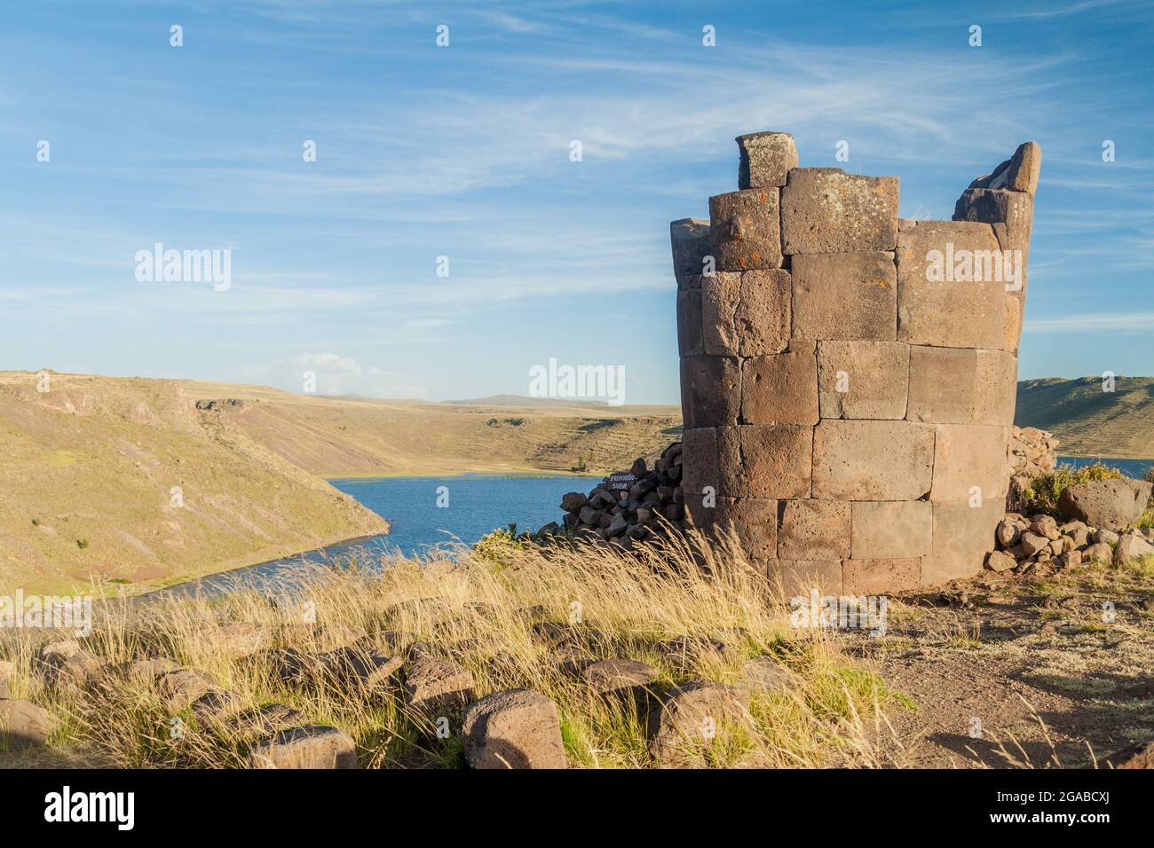 Ruins of funerary towers in Sillustani, Peru Stock Photo - Alamy