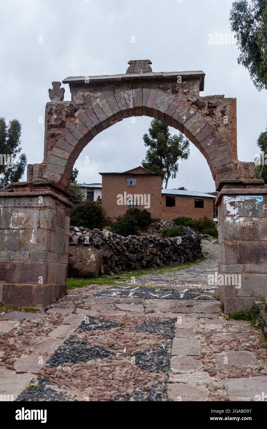 Lake titicaca gate hi-res stock photography and images - Alamy