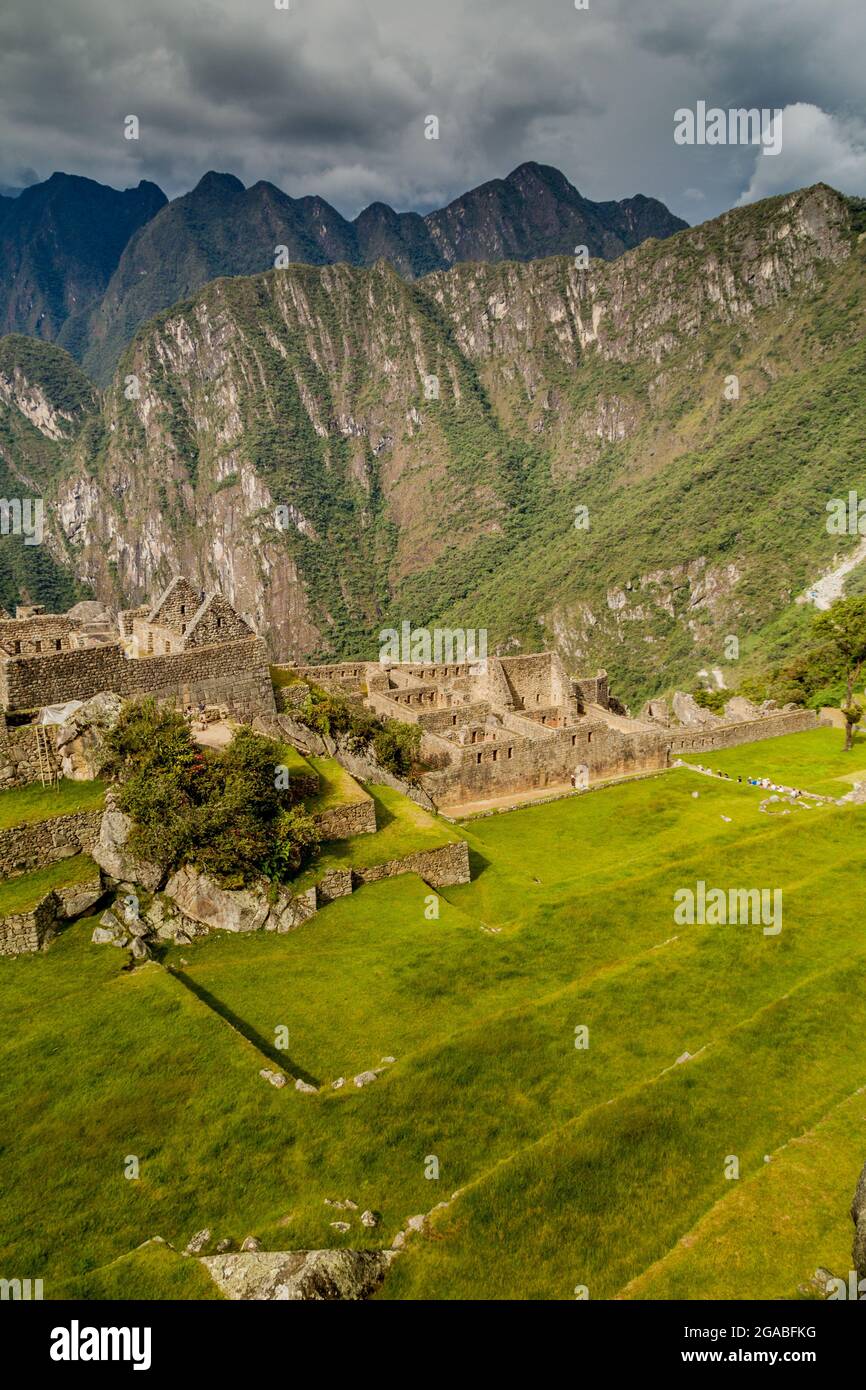Main square and walls at Machu Picchu ruins, Peru Stock Photo - Alamy