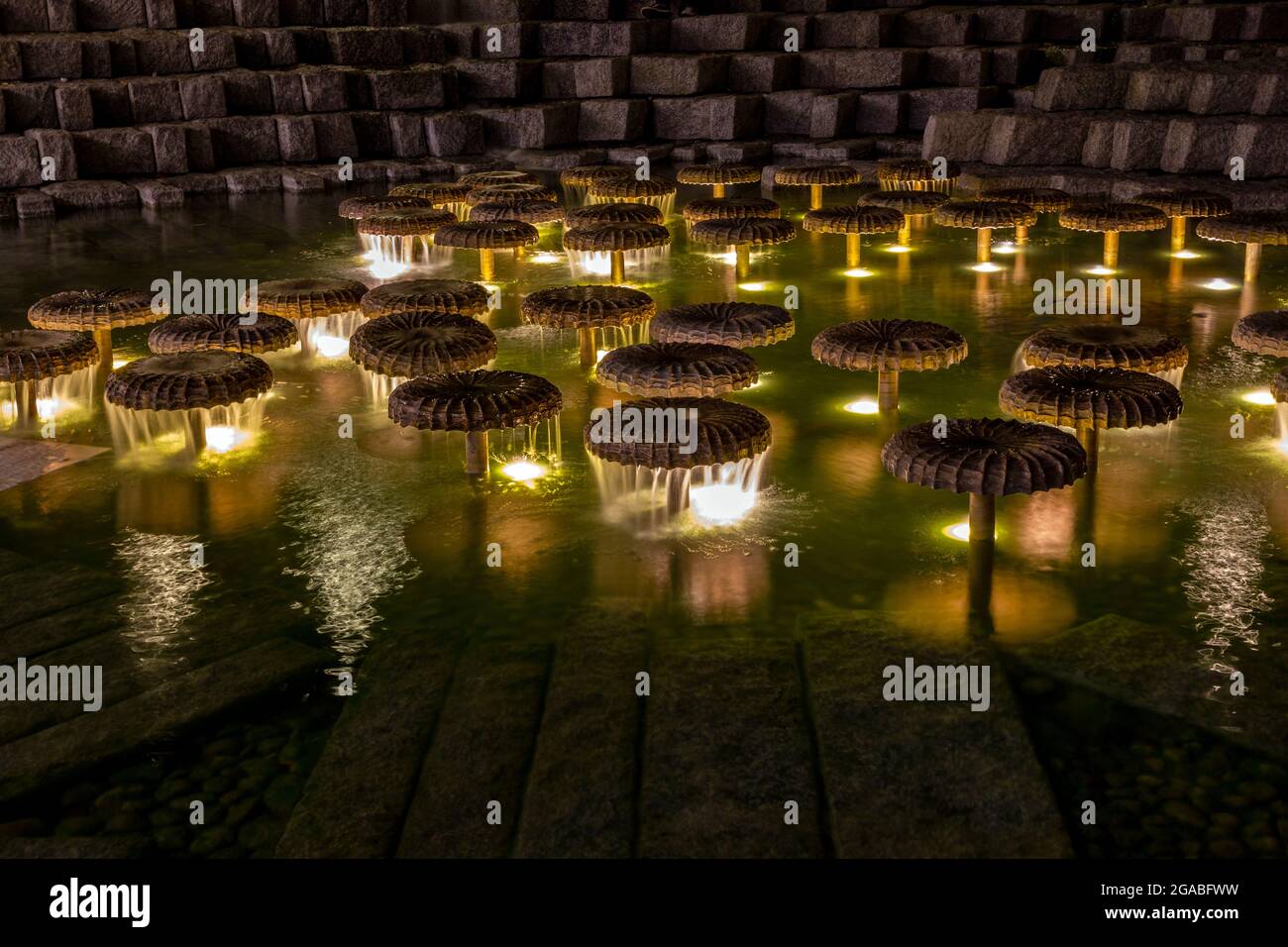 Wasserpilz Brunnen fountain in Munich, Germany on a summer night Stock ...