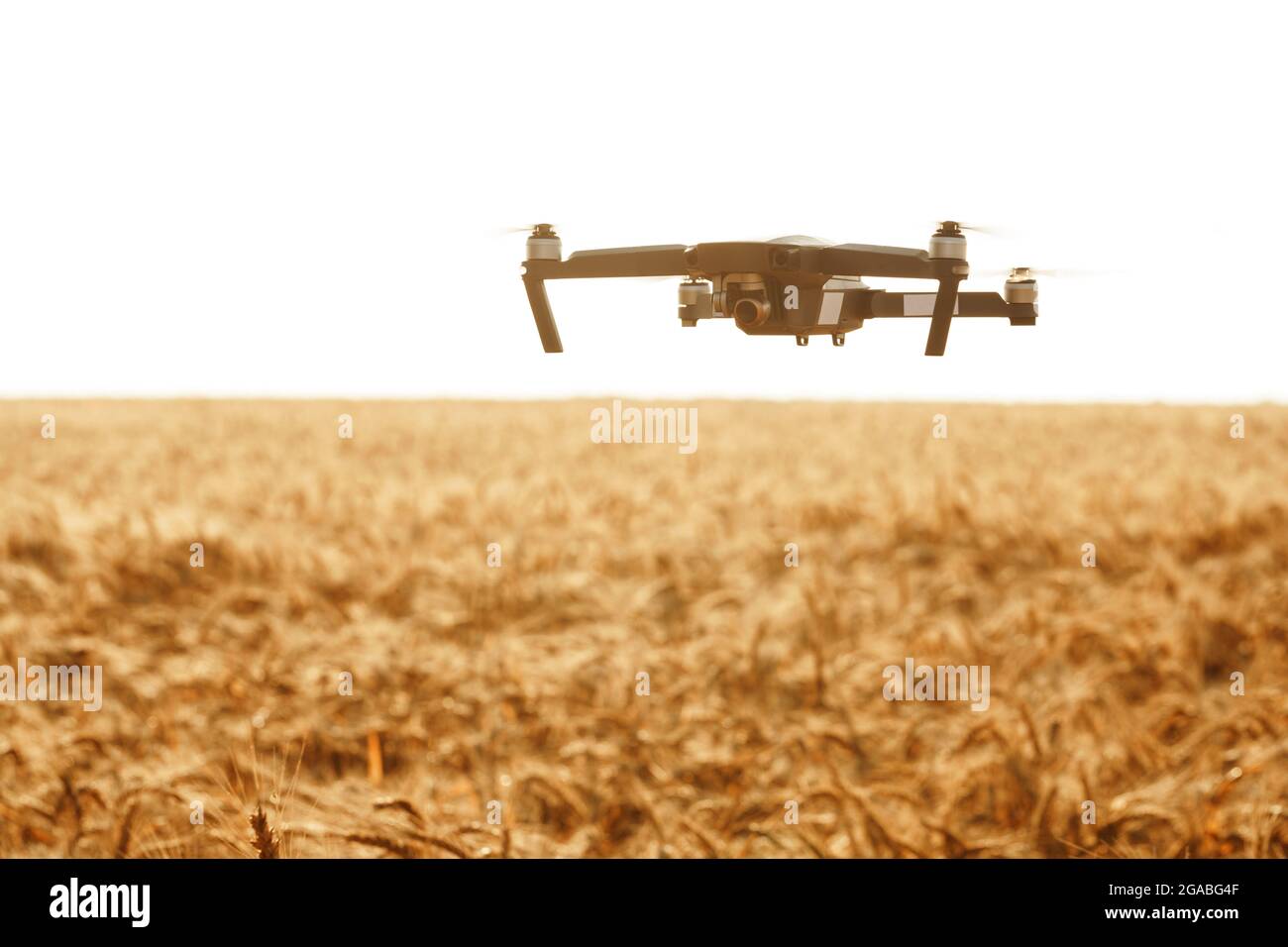 Sunset flying quadcopter drone scanning hi-res stock photography and ...