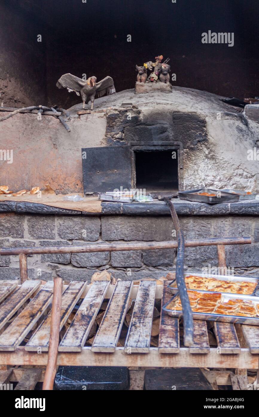 Colonial clay oven in Pisac village, Peru Stock Photo - Alamy