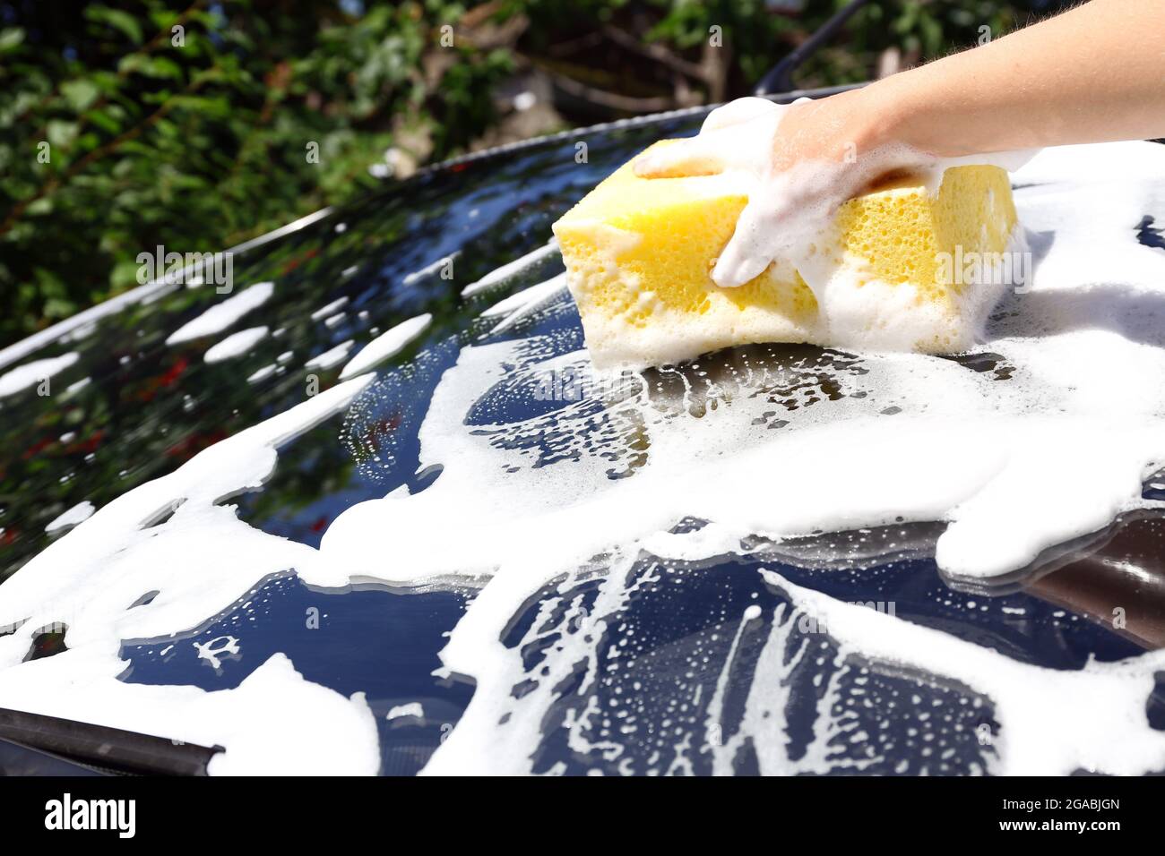 Hand washing car window Stock Photo - Alamy