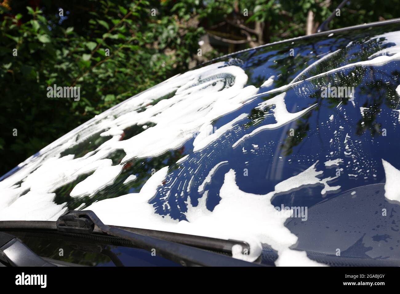 Washing car window Stock Photo - Alamy