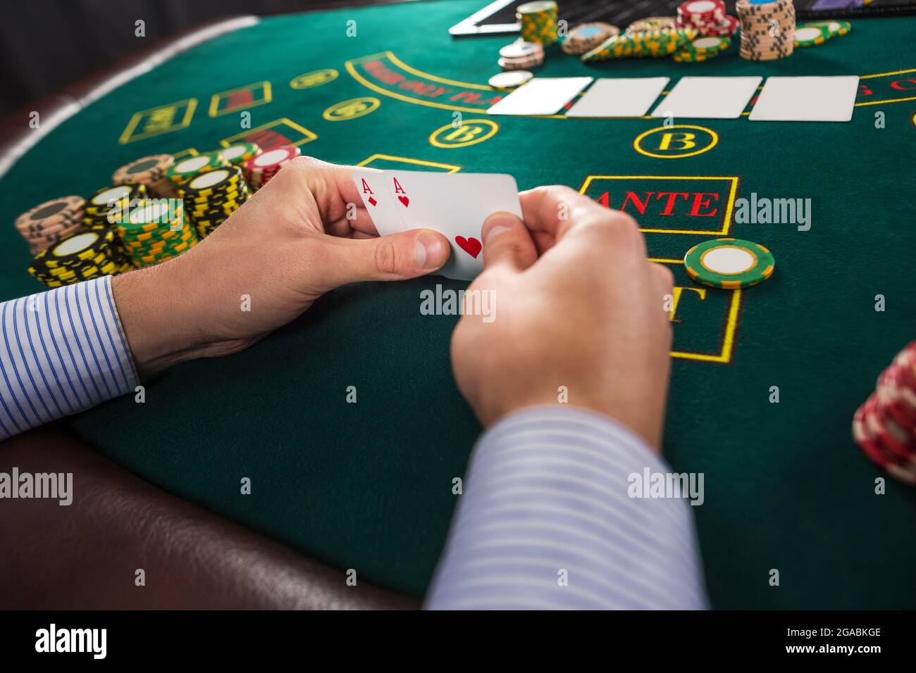 Human hand holding two cards hi-res stock photography and images - Alamy