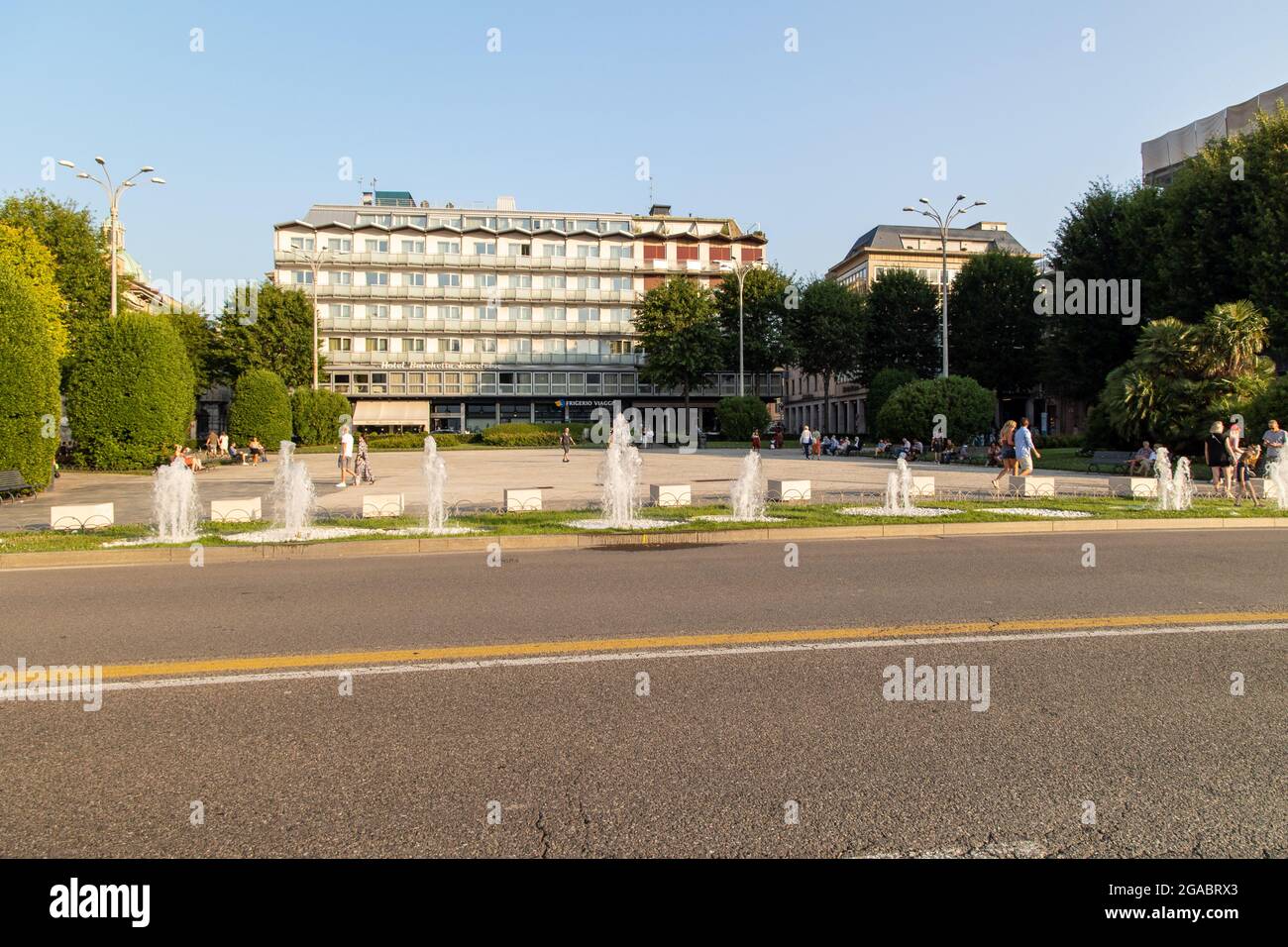 Square cavour hi-res stock photography and images - Alamy