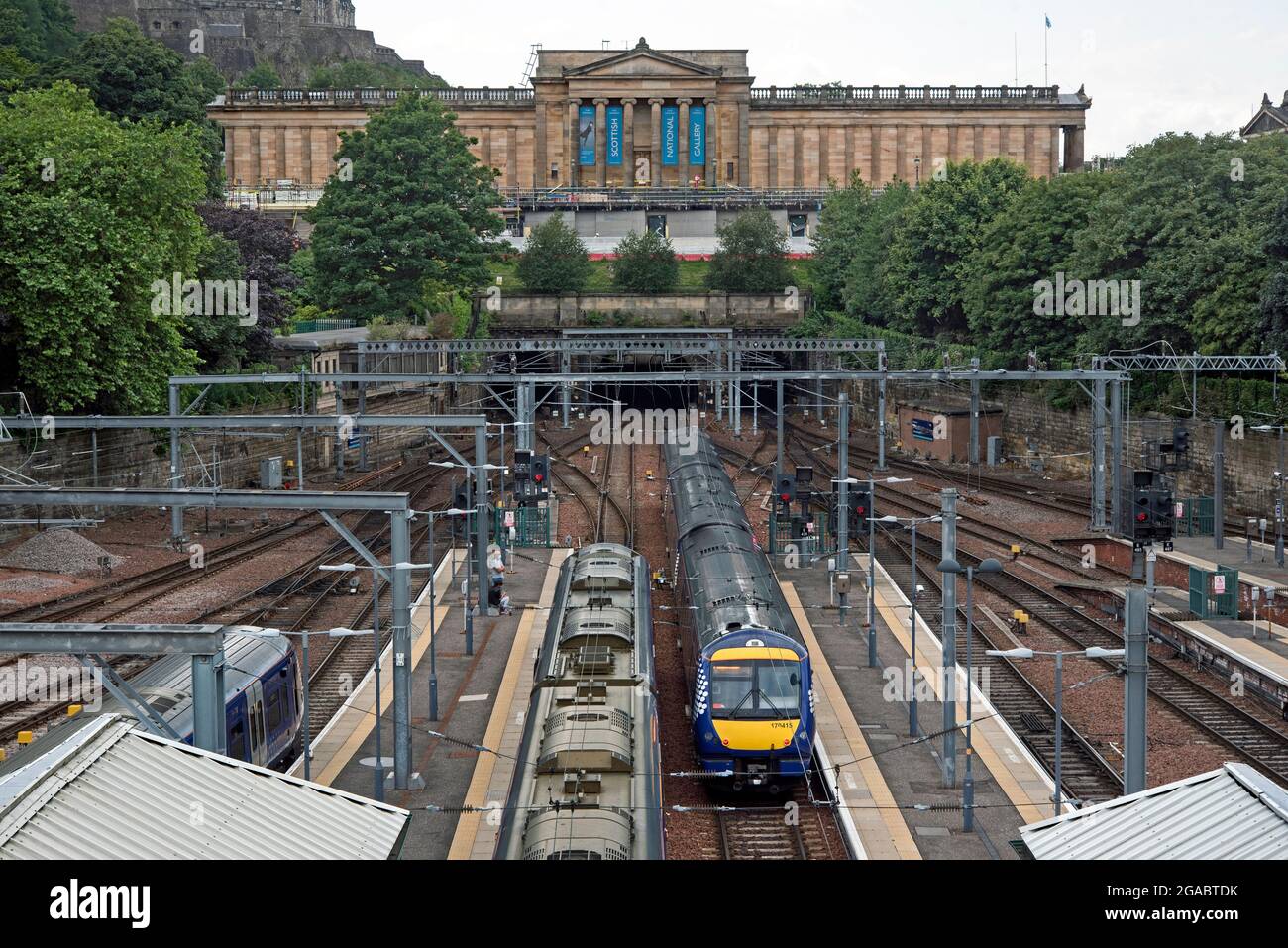 Scottish trains scottish transport hi-res stock photography and images ...