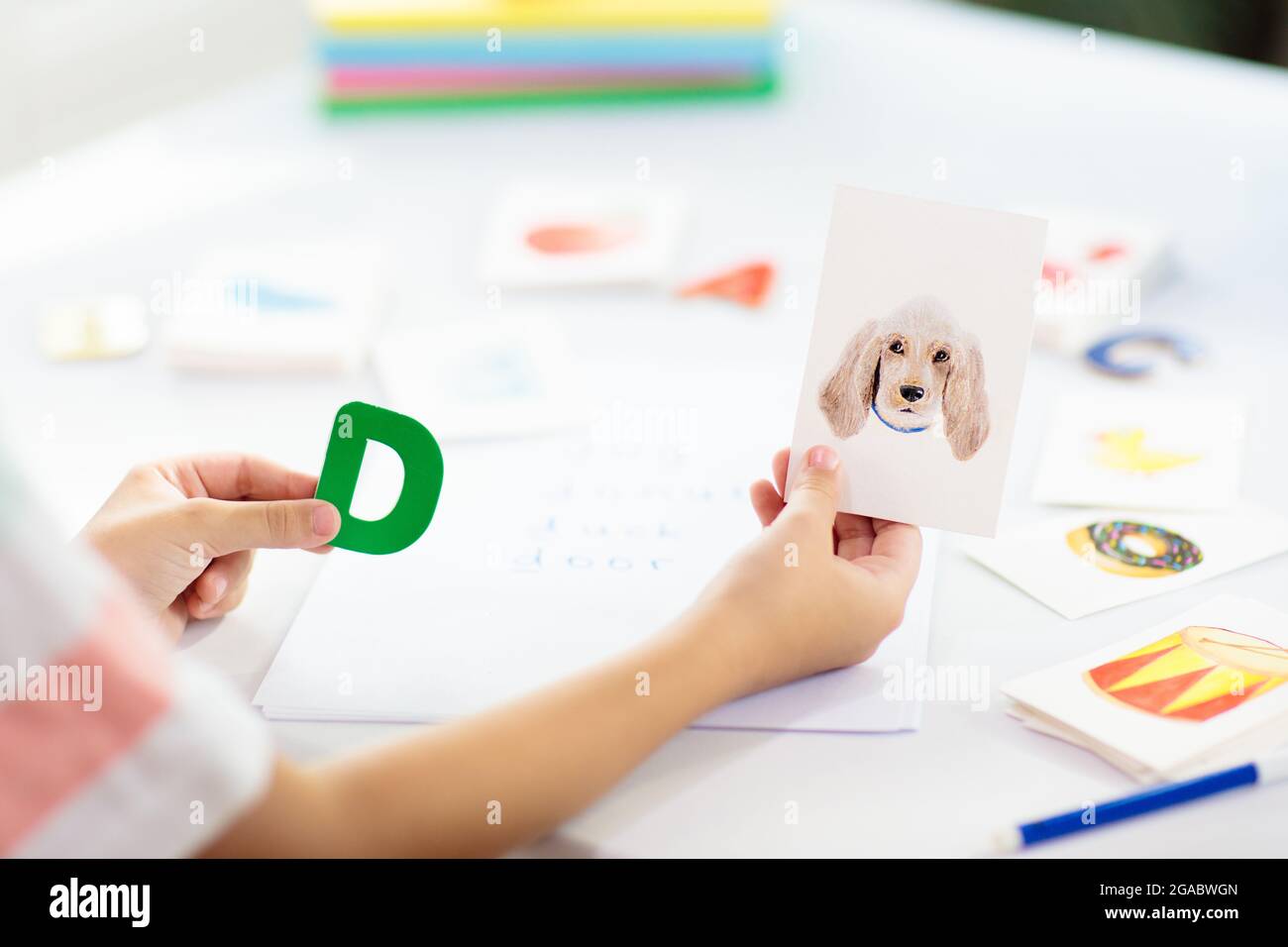 Kids learn to read. Colorful abc phonics flash cards for kindergarten ...