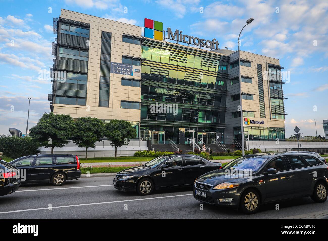 Microsoft logo building hi-res stock photography and images - Alamy