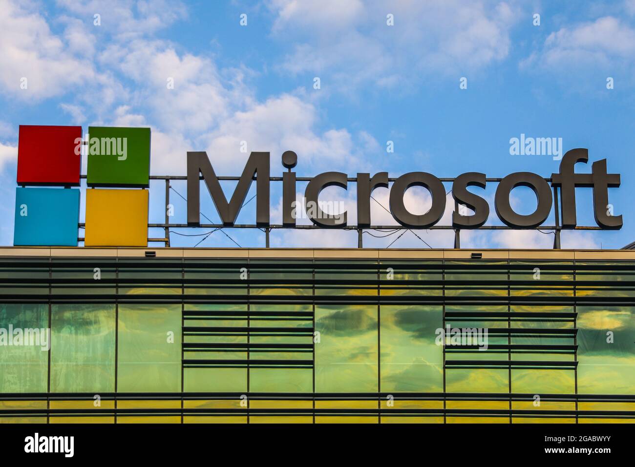 Microsoft logo building hi-res stock photography and images - Alamy