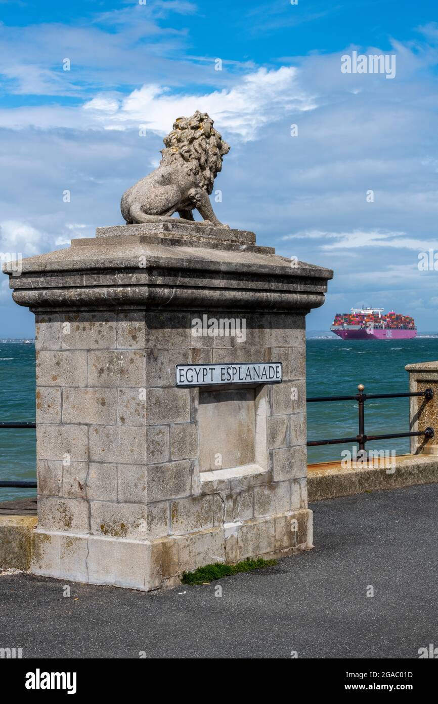 large container ship, egypt esplanade, cowes, isle of wight, lion ...