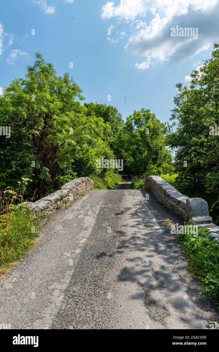 Narrow hump backed road bridge hi-res stock photography and images - Alamy