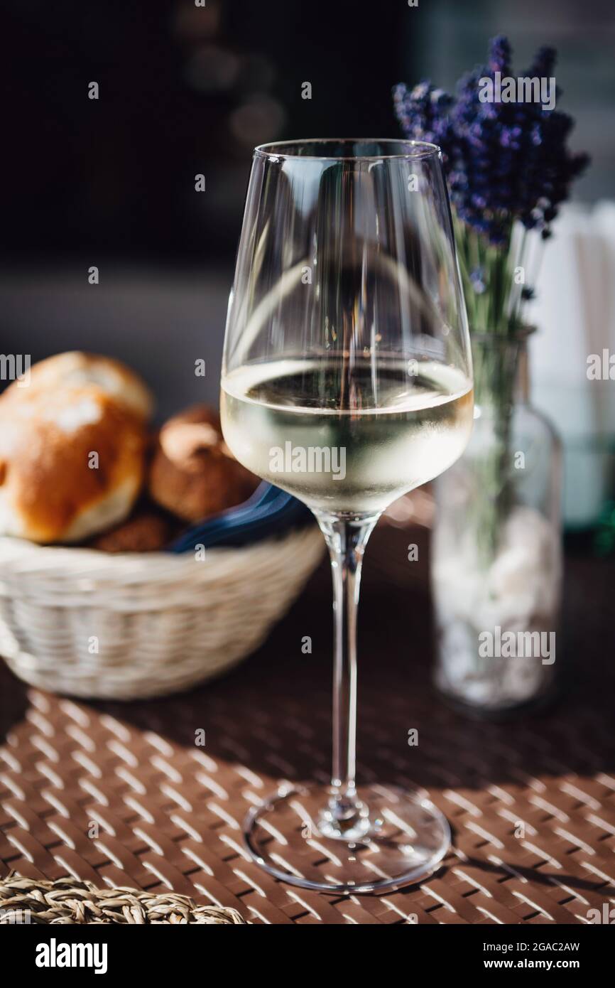 White wine setting hi-res stock photography and images - Alamy