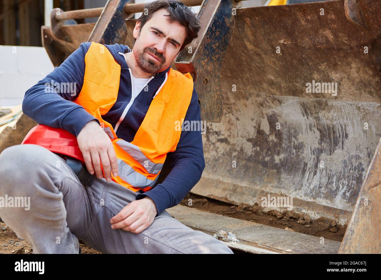 Exhausted construction worker hi-res stock photography and images - Alamy