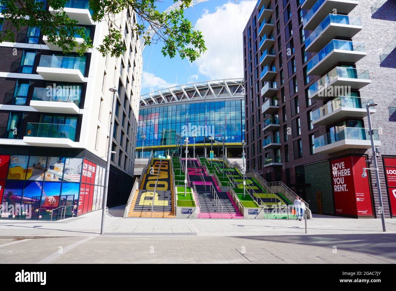 London designer outlet at wembley hi-res stock photography and images ...