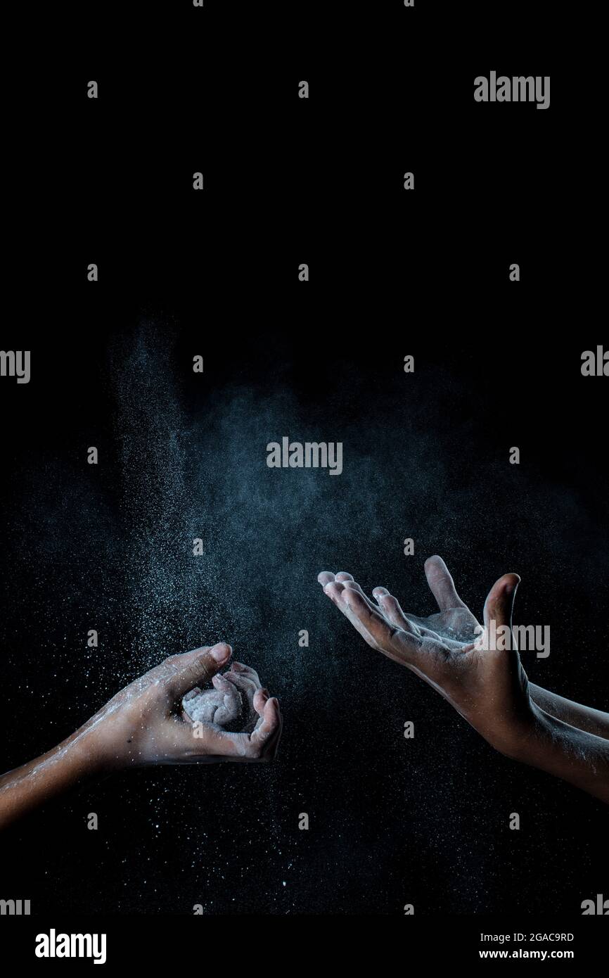 Man splash flour hi-res stock photography and images - Alamy