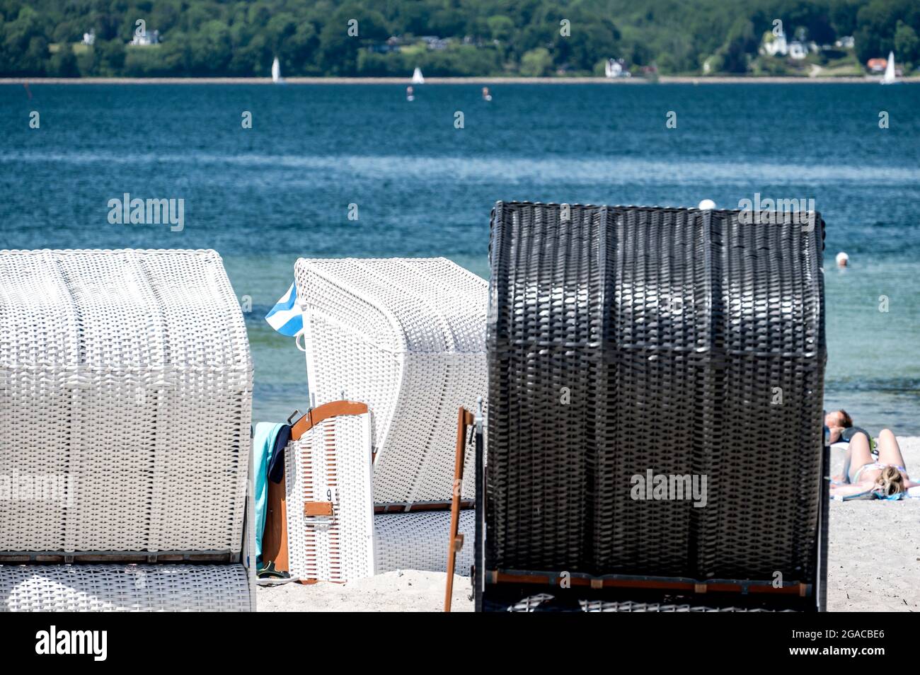 Gluecksburg (Germany, Schleswig-Holstein): Beach at the Firth of Flensburg; Strand bei ...