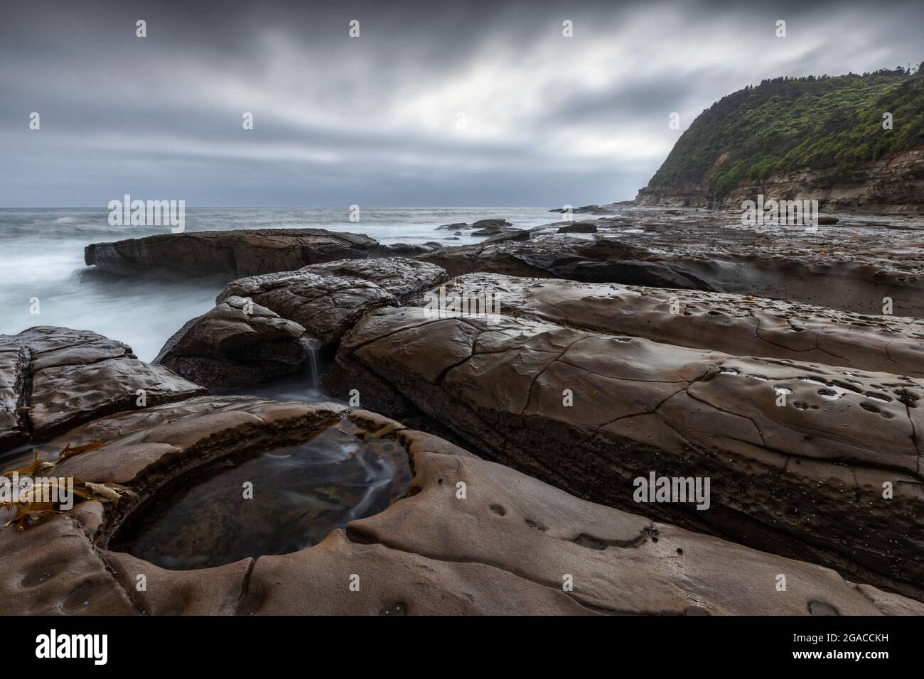 Large rockpool hi-res stock photography and images - Alamy