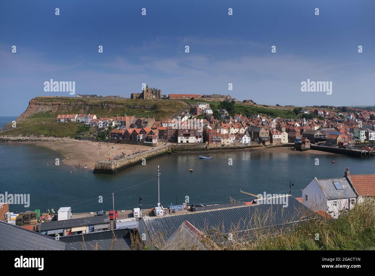 Whitby bay abbey hi-res stock photography and images - Alamy