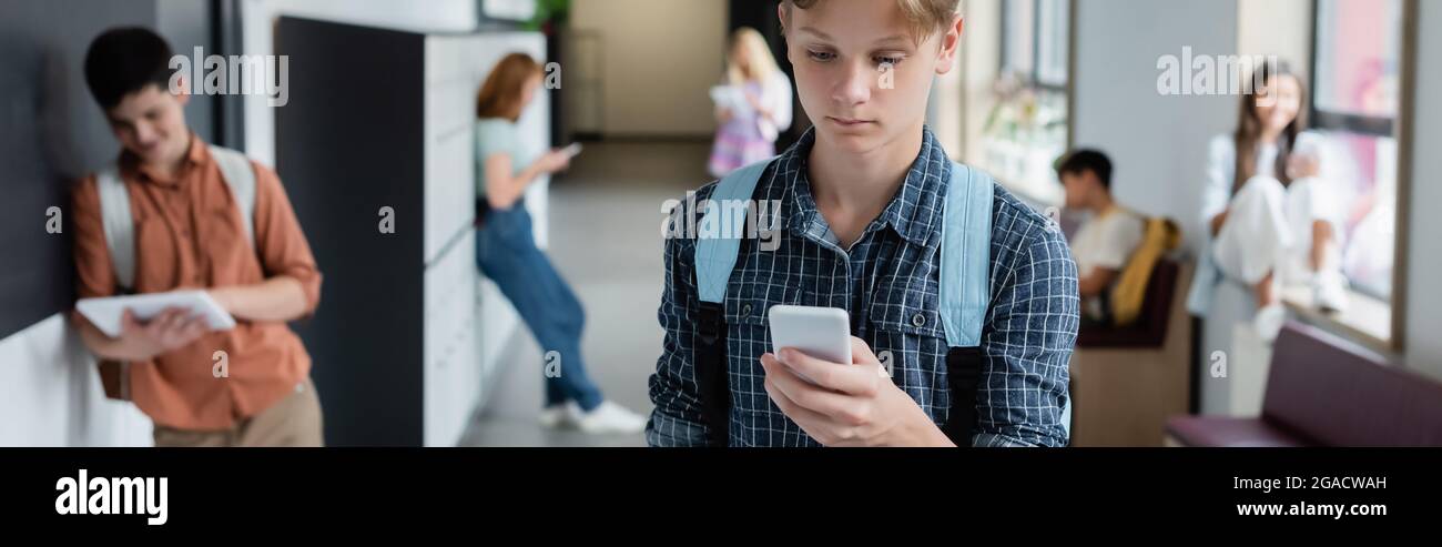 Mobile phone school girls hi-res stock photography and images - Alamy