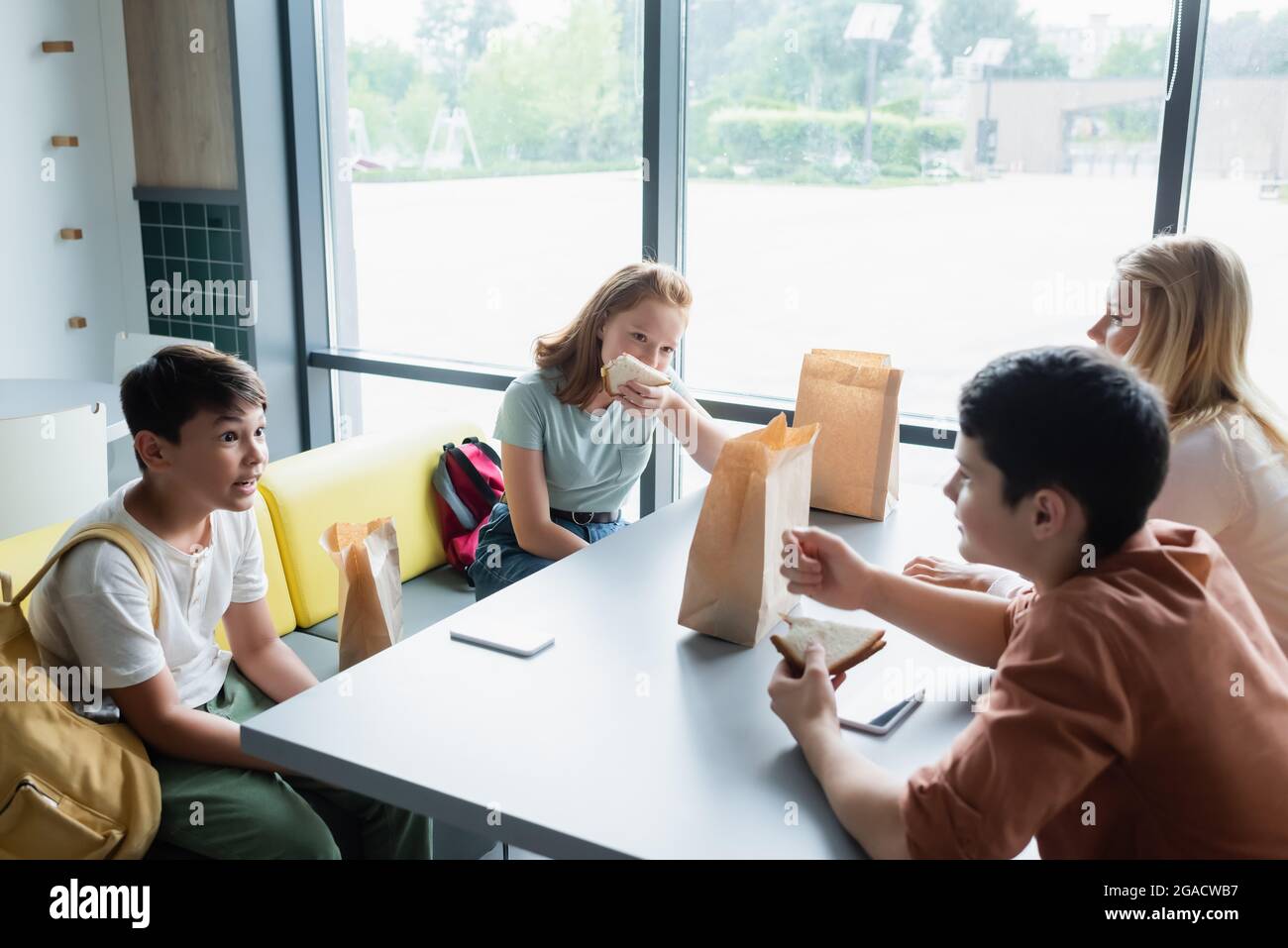 Boys eating lunch school hi-res stock photography and images - Alamy