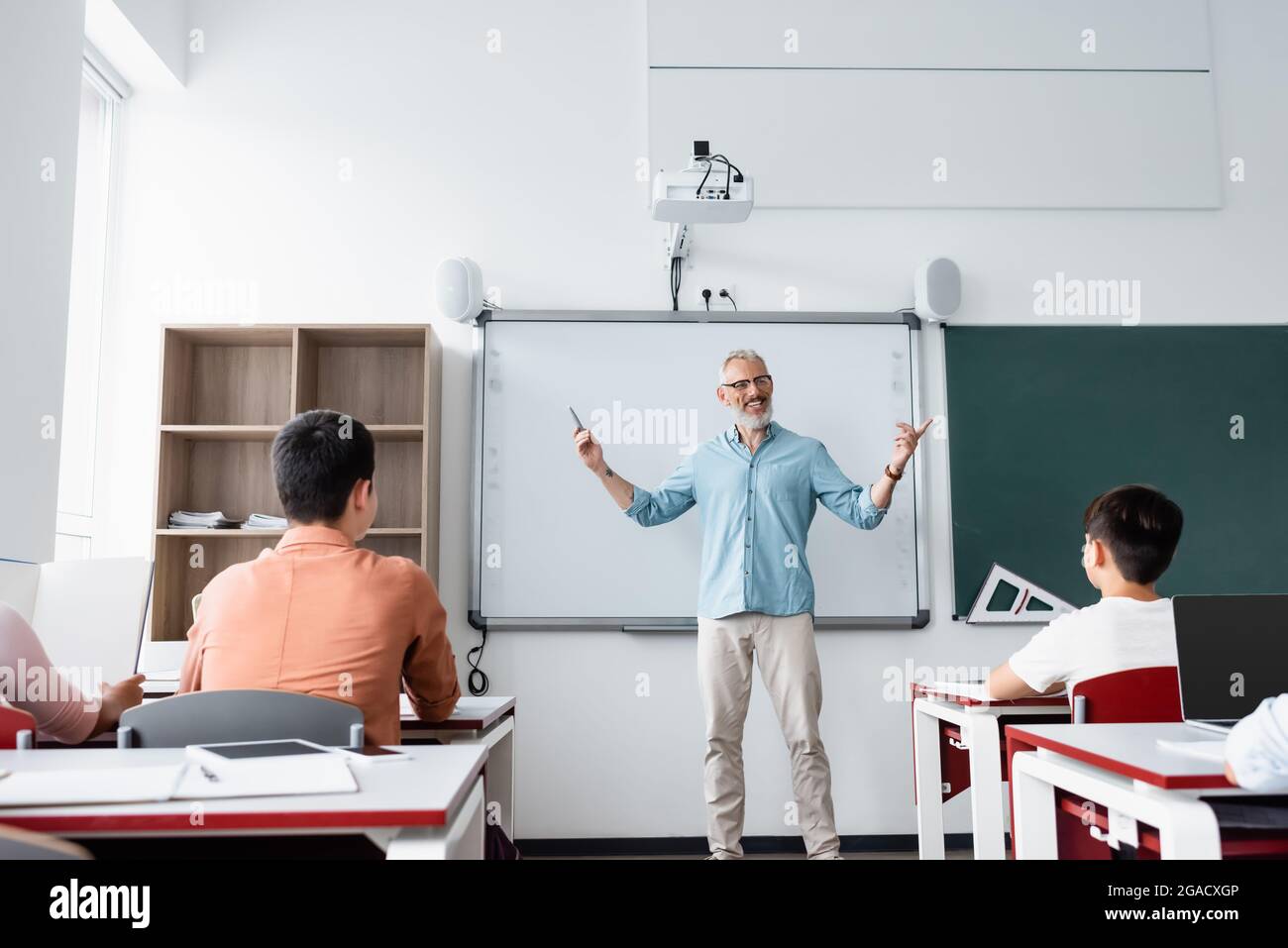 Teen girls talking back view hi-res stock photography and images - Alamy
