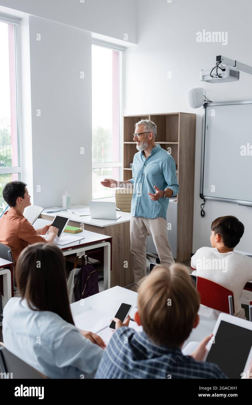 Middle school talking classroom hi-res stock photography and images - Alamy