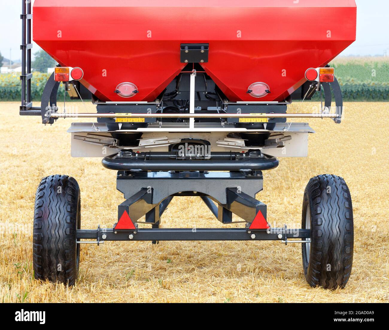 Fertilizer spreader field hi-res stock photography and images - Alamy