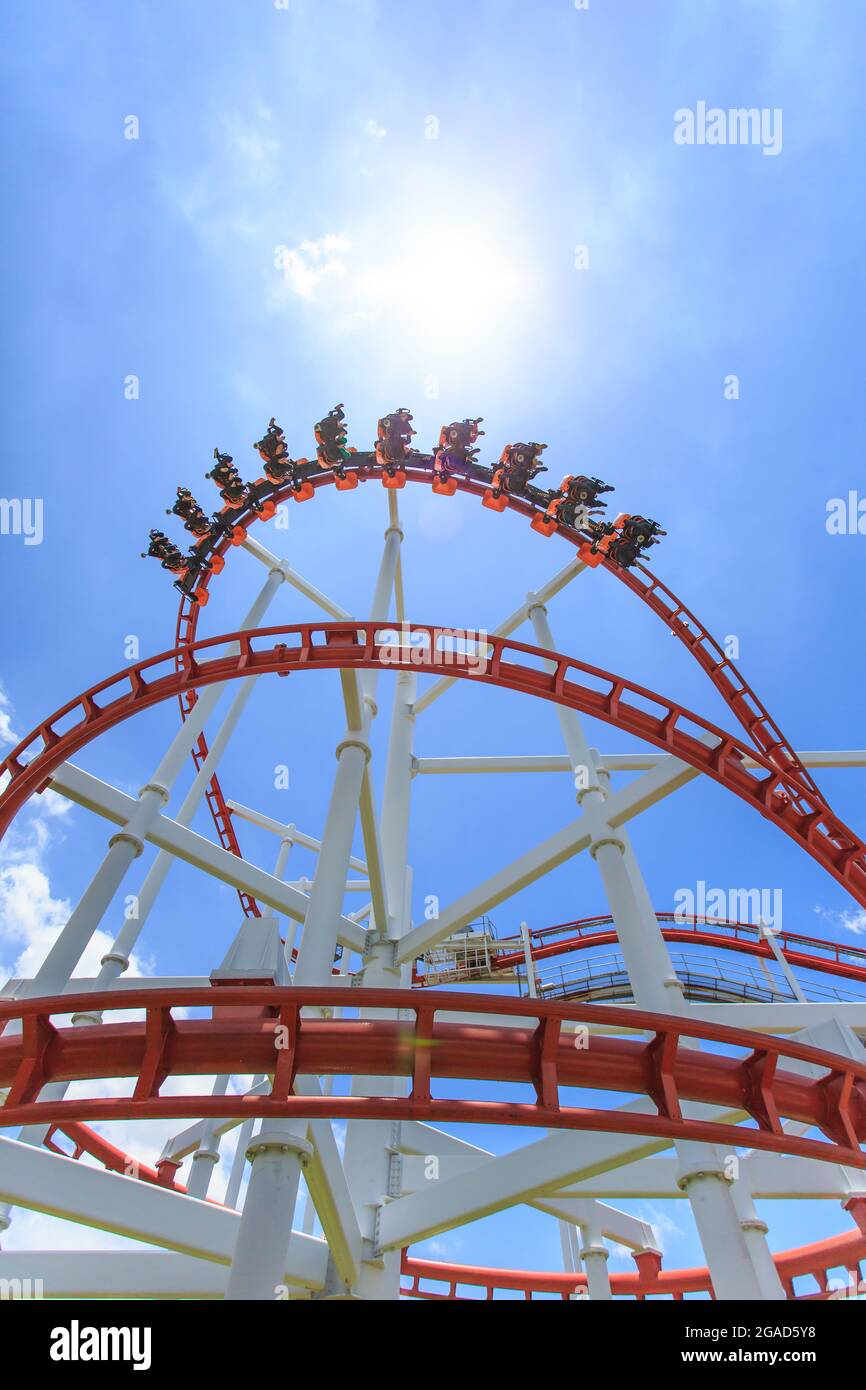 Sky scream roller coaster hi-res stock photography and images - Alamy