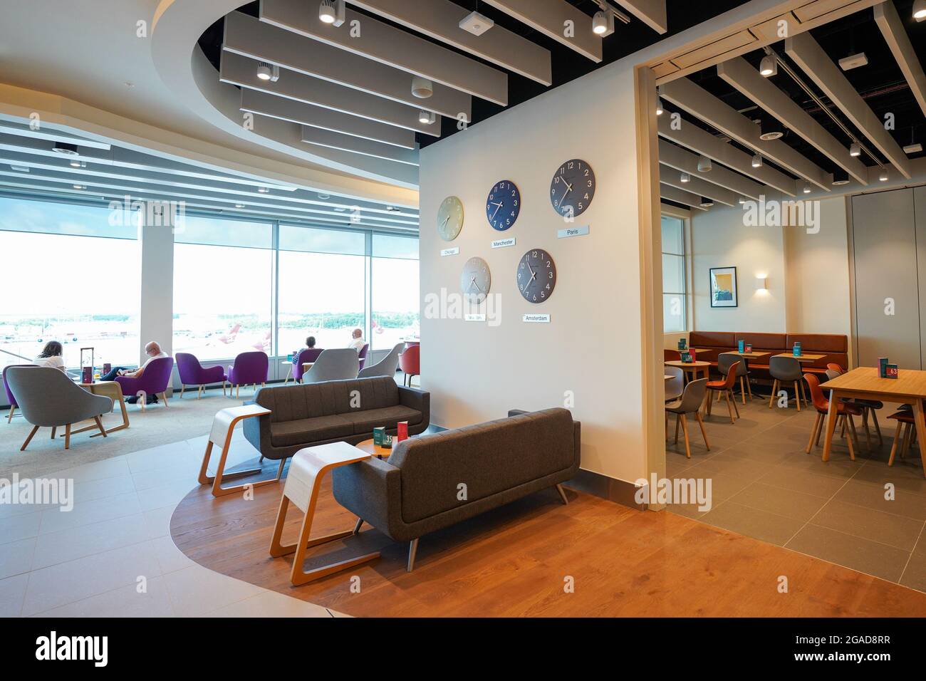 Manchester airport terminal 2 departures hi-res stock photography and ...