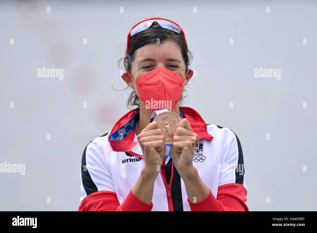 Award ceremony: Magdalena LOBNIG (AUT), 3rd place, bronze medal, bronze ...