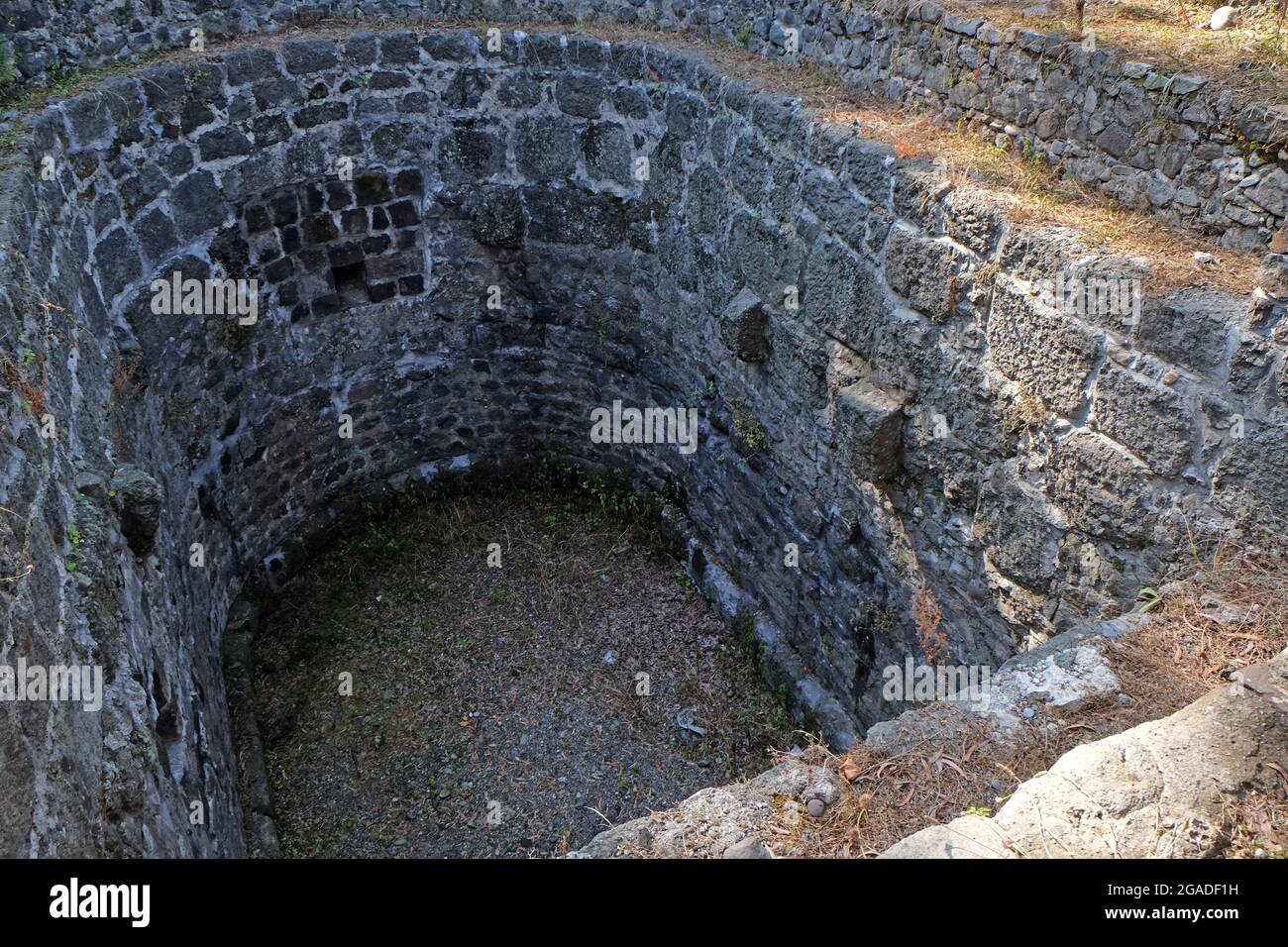 Ruined walls of a building Stock Photo - Alamy