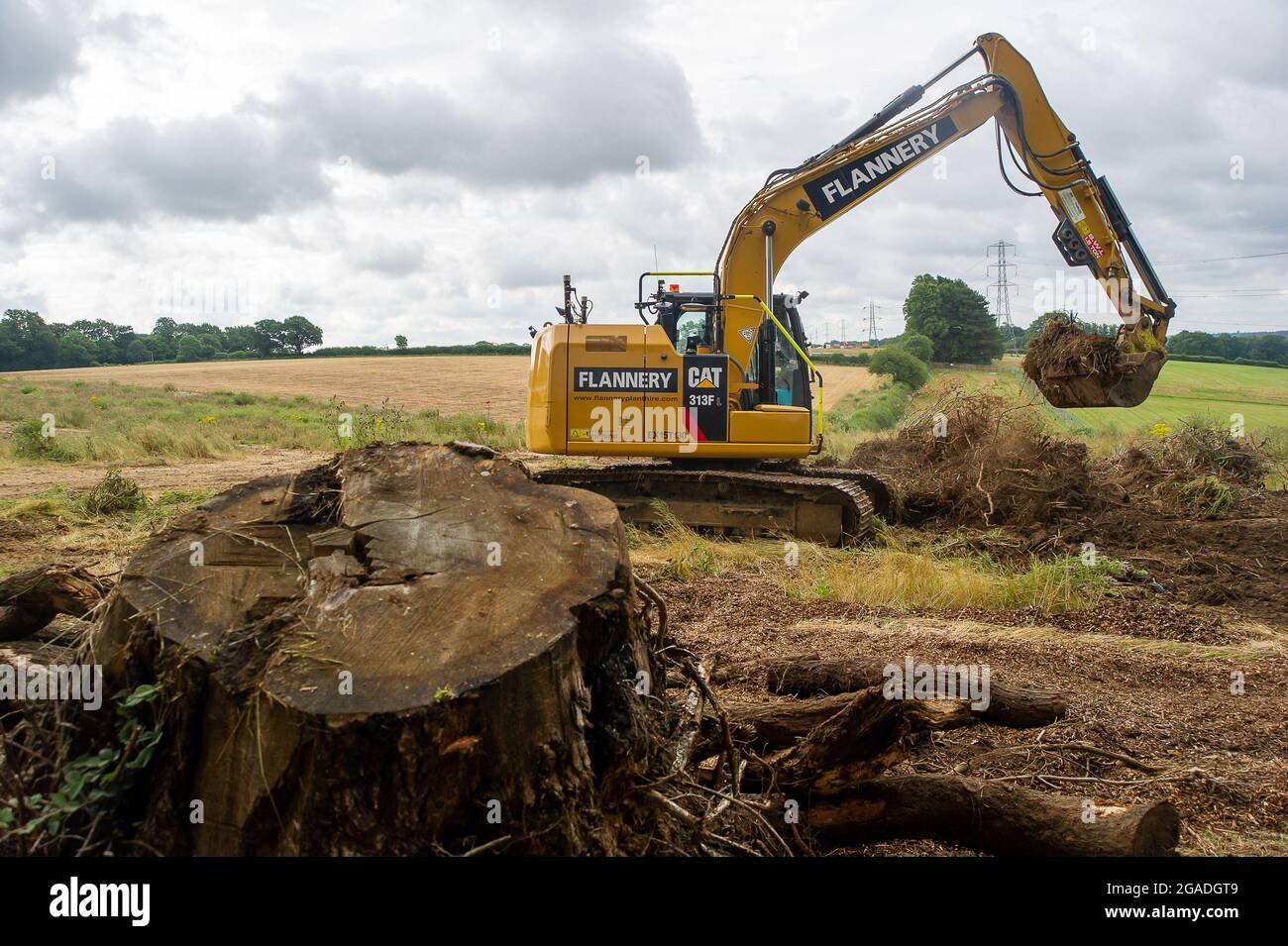 Aylesbury Vale, Buckinghamshire, UK. 28th July, 2021. An HS2 contractor ...